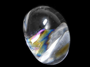 アイリスクォーツ｜特徴・効果・意味を解説。虹色に輝く理由とは？