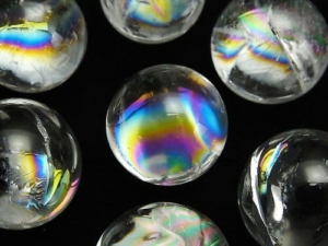 アイリスクォーツ｜特徴・効果・意味を解説。虹色に輝く理由とは？